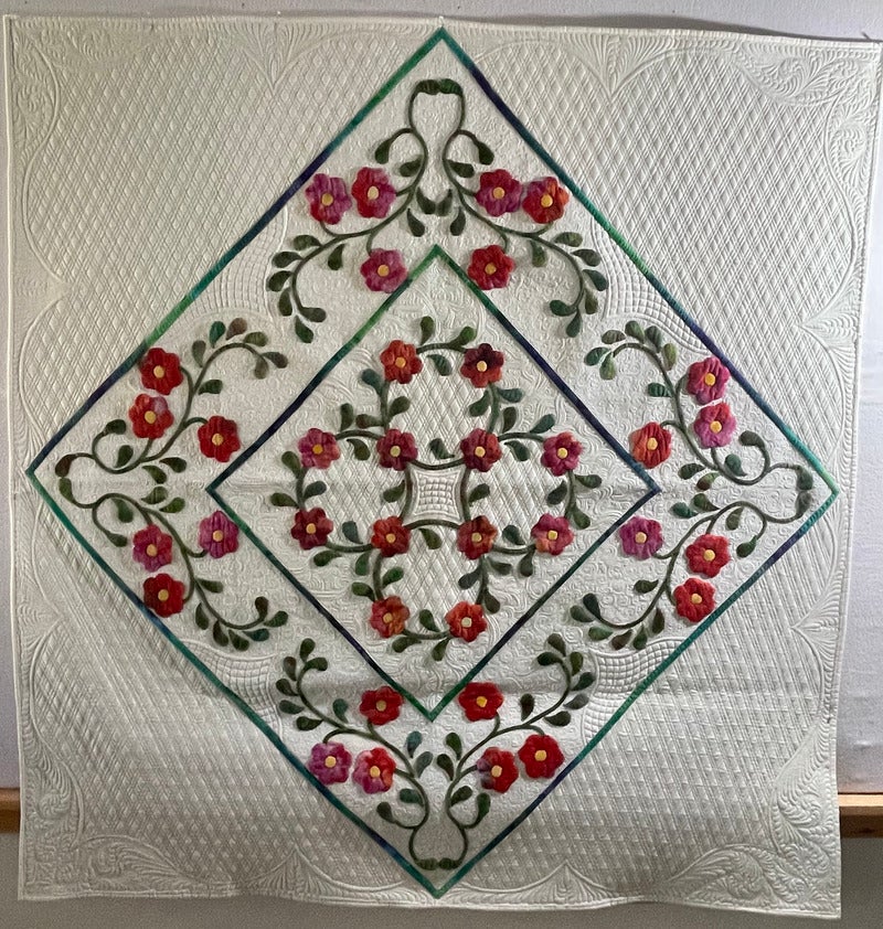 Quilt - Red Flower Vine: Trapunto- 61x63 | McTavish Quilting Studio ...
